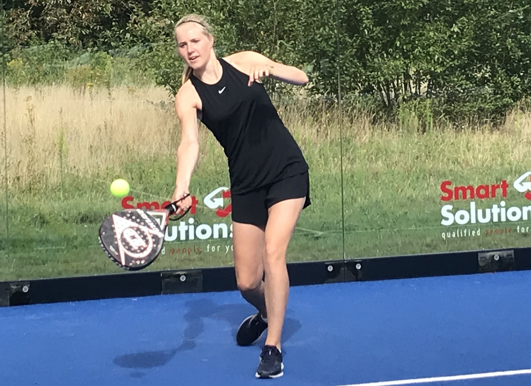 Padel - hoe de opslag retourneren? Enkele basisprincipes